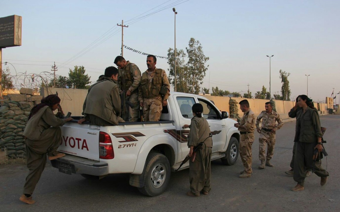 PKK and PUK Peshmerga on the way to the frontline in Kirkuk - DefenceReport